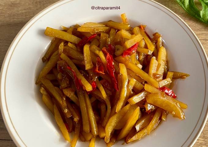 Resep Oseng Kentang Pedas Manis oleh Citra Paramita - Cookpad