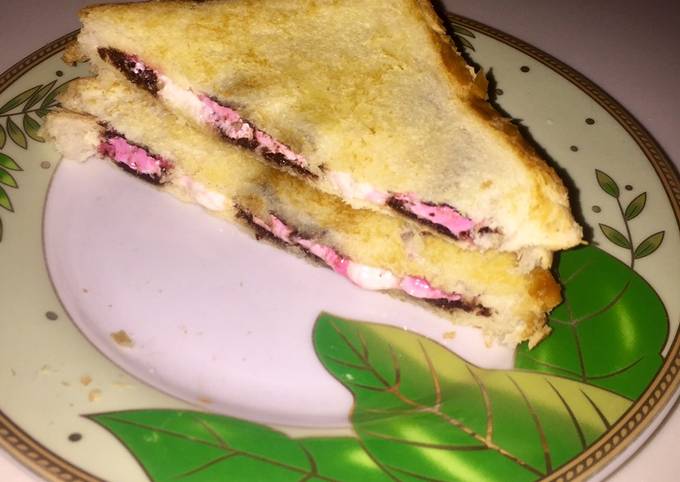 Mashmallow sandwich Recipe by Sami Saqib - Cookpad