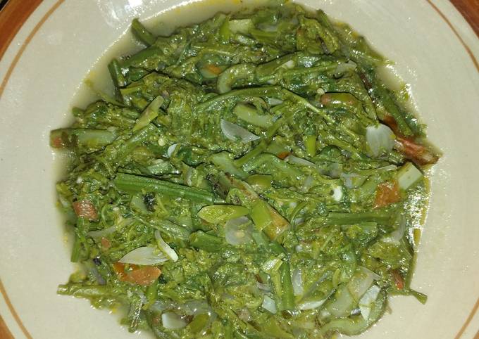 Resep Tumis sayur pakis oleh Bunda Alfan - Cookpad