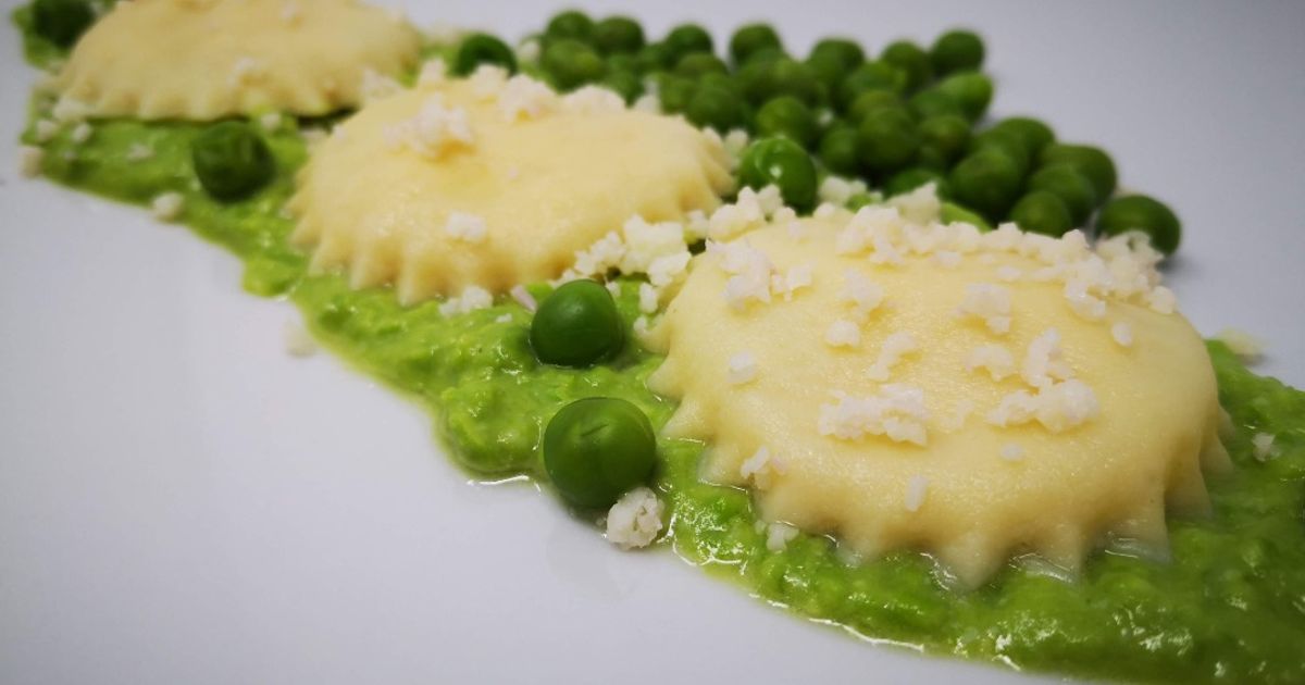 Ricetta Ravioli Rotondi Ripieni Di Cavolfiore E Salsiccia di Dire ...