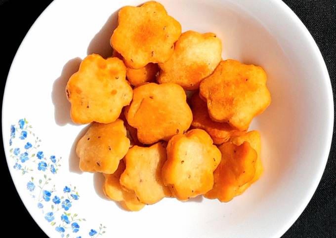 Namkeen Methi Mathri Recipe by Sanuber Ashrafi - Cookpad