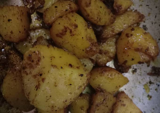 Dry potatoes Recipe by Nishat Afroze - Cookpad