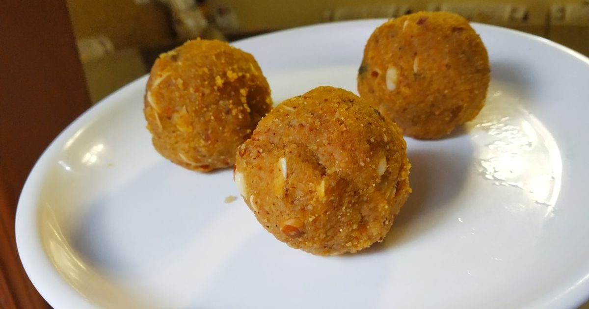 Besan Atta Ladoo Recipe by Kuldeep Kaur - Cookpad