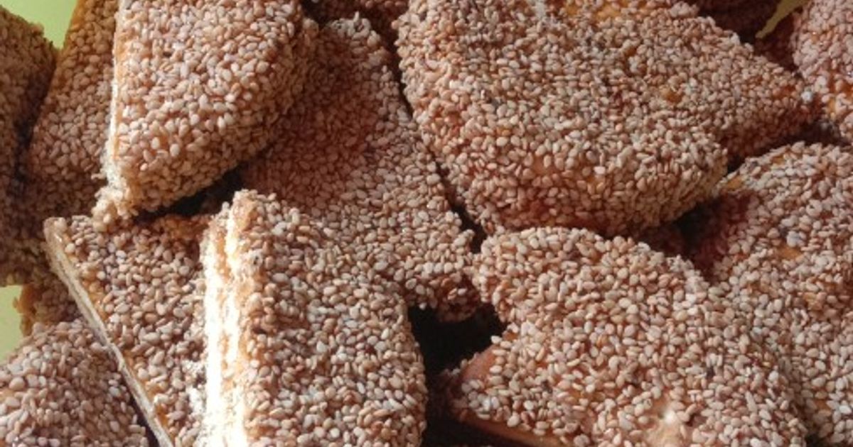Resep Biskuit Pyramid Wijen oleh Salma Amma Saleh - Cookpad