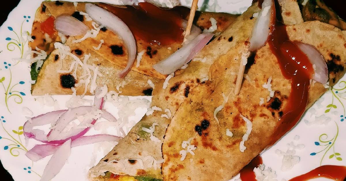 Chatpata Aloo Paneer Wrap Recipe by Dr. Hemali N Mehta - Cookpad