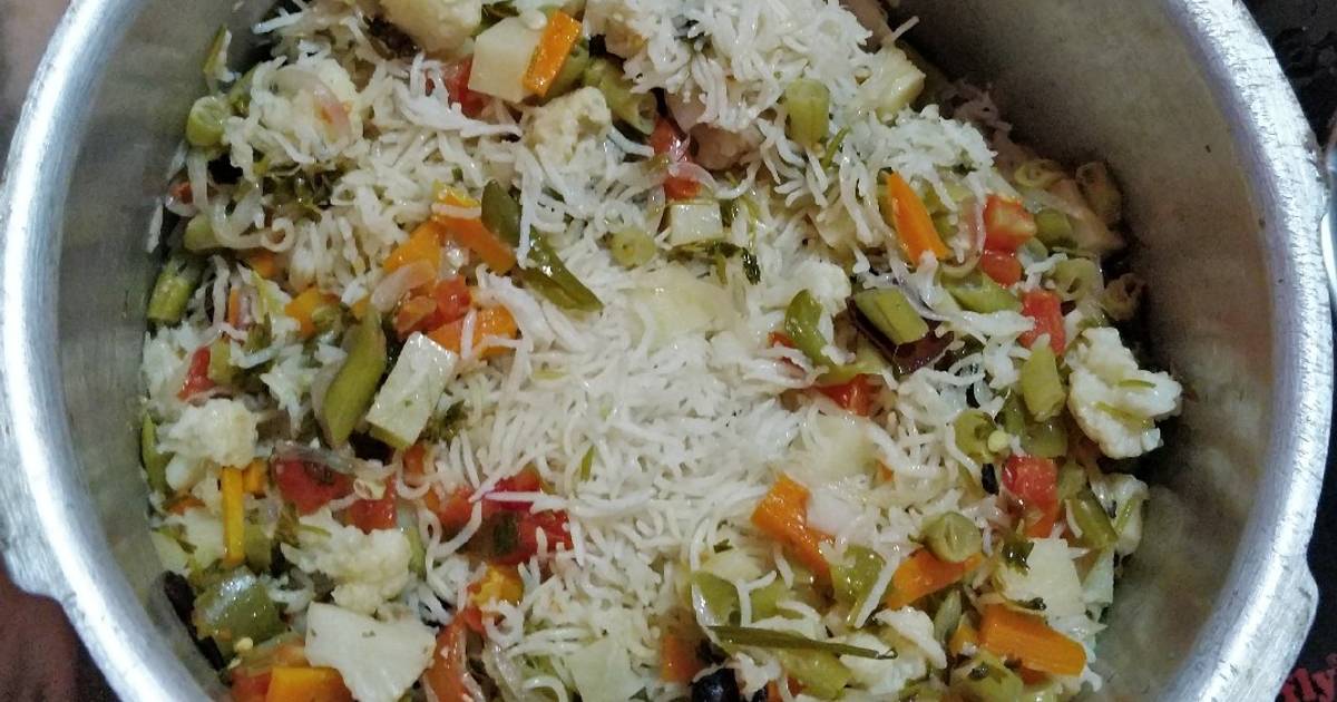 Veg pulao Recipe by Sadhana Salil - Cookpad