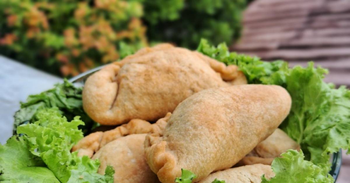 Resep Pastel Isi Kentang, Wortel, Ayam, Telur oleh Rainna El - Cookpad