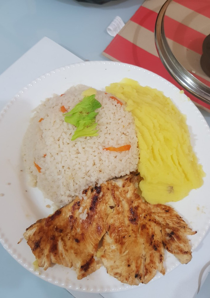 Arroz Con Zanahoria Puré De Papa Amarilla Y Pollo A La Plancha Receta ...