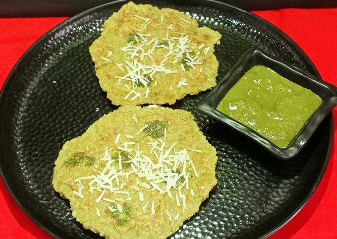 Sprouted Moong and Oats Chilla Recipe by Rita Talukdar Adak - Cookpad