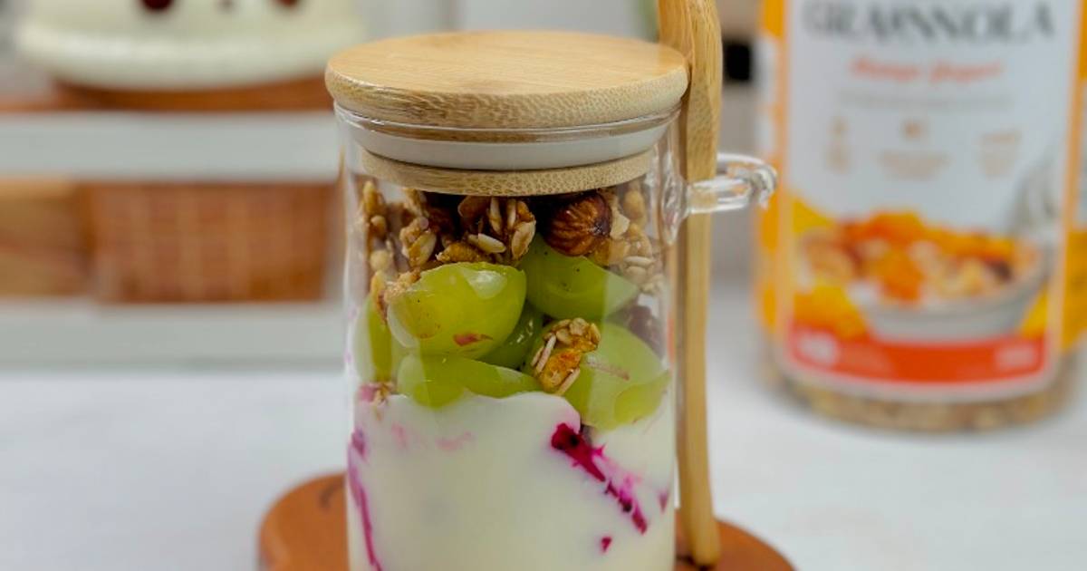 Resep Yogurt Parfait Granola oleh Febriyana | IG: @febbriyana - Cookpad
