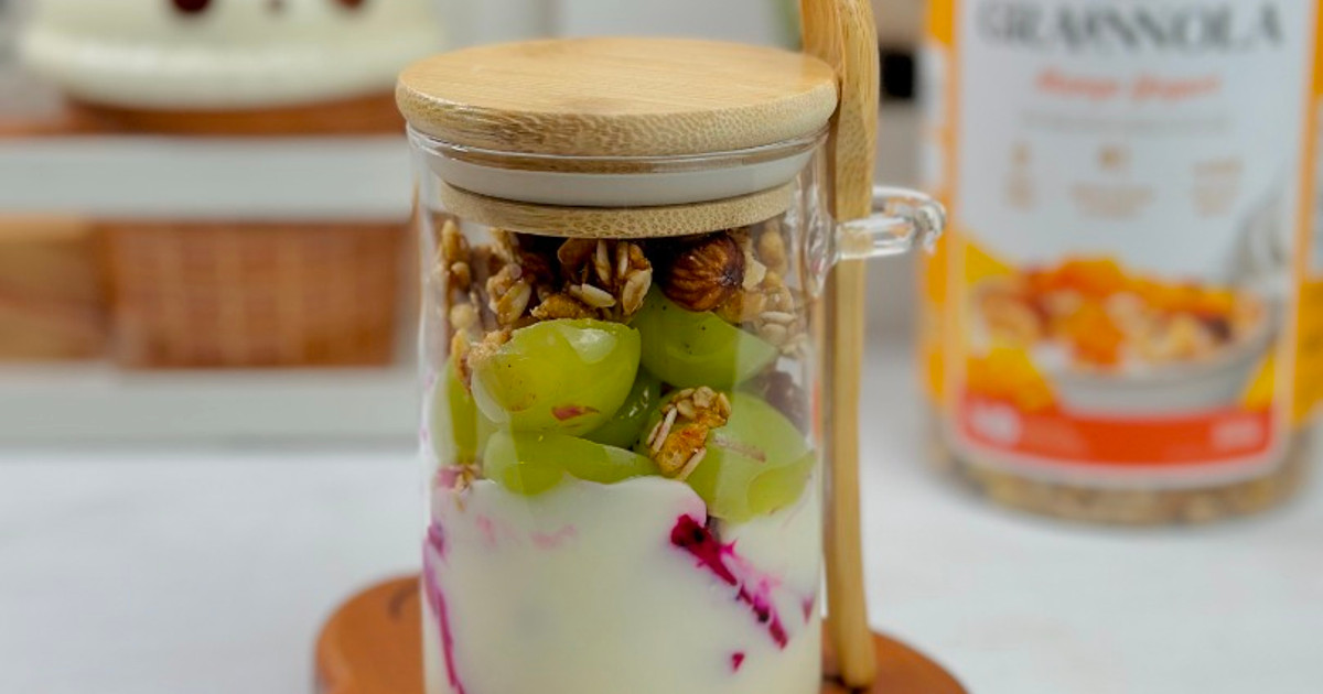 Resep Yogurt Parfait Granola oleh Febriyana | IG: @febbriyana - Cookpad