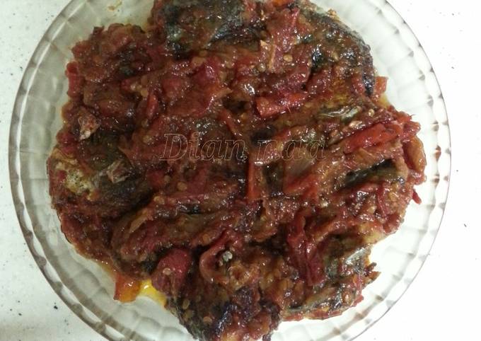 Resep Ikan tongkol asap sambel terasi oleh Dian naa - Cookpad