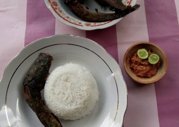 Resep Pecel Lele oleh Zalfaa' Kitchen - Cookpad