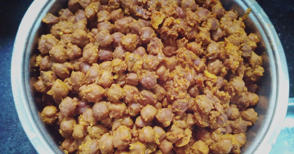 Kaale Chane And Poori Recipe by DIPTI SHARMA