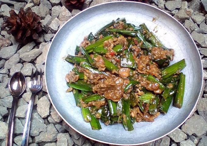 Resep Tumis genjer tempe pedas oleh reginna sylvia (Ryu Family🤗😘) - Cookpad