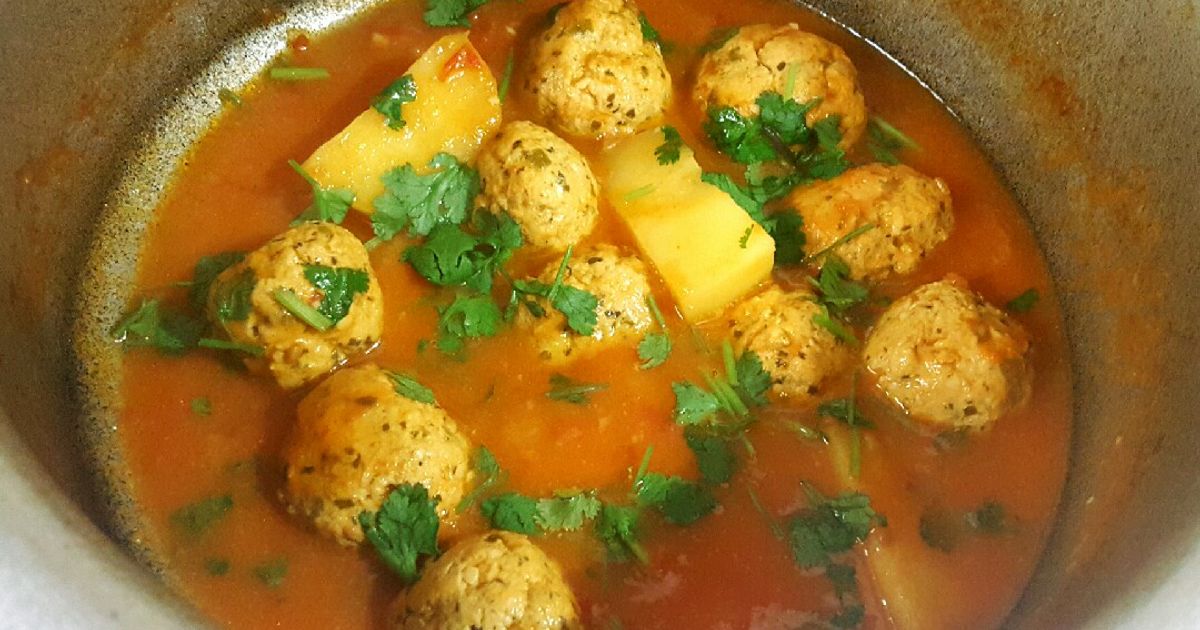 Chicken Meatball & Potato Curry/ Kofta Aloo 😍 Recipe by AK 👩🏻‍🍳 - Cookpad