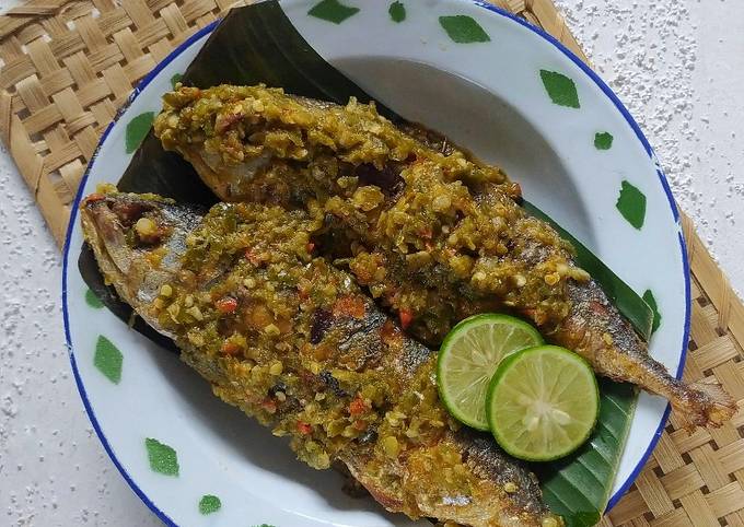 Resep Ikan Kembung Cabe Ijo oleh Saomi Mayhai - Cookpad