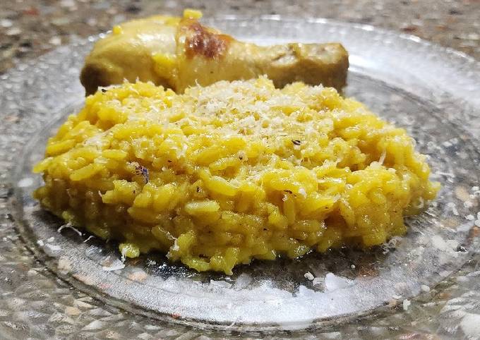 Arroz con pollo al azafrán 🍛 Receta de ⊹⊱ 𝔾𝕚 ⊰⊹- Cookpad