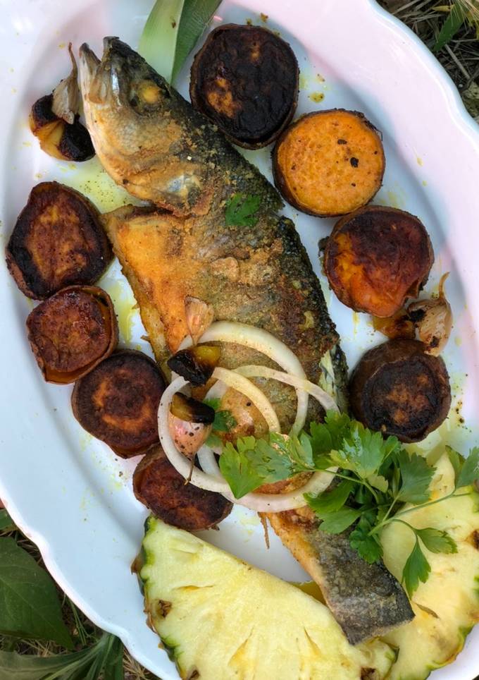 Robalo assado com batatas doces Receita por sofia silva - Cookpad