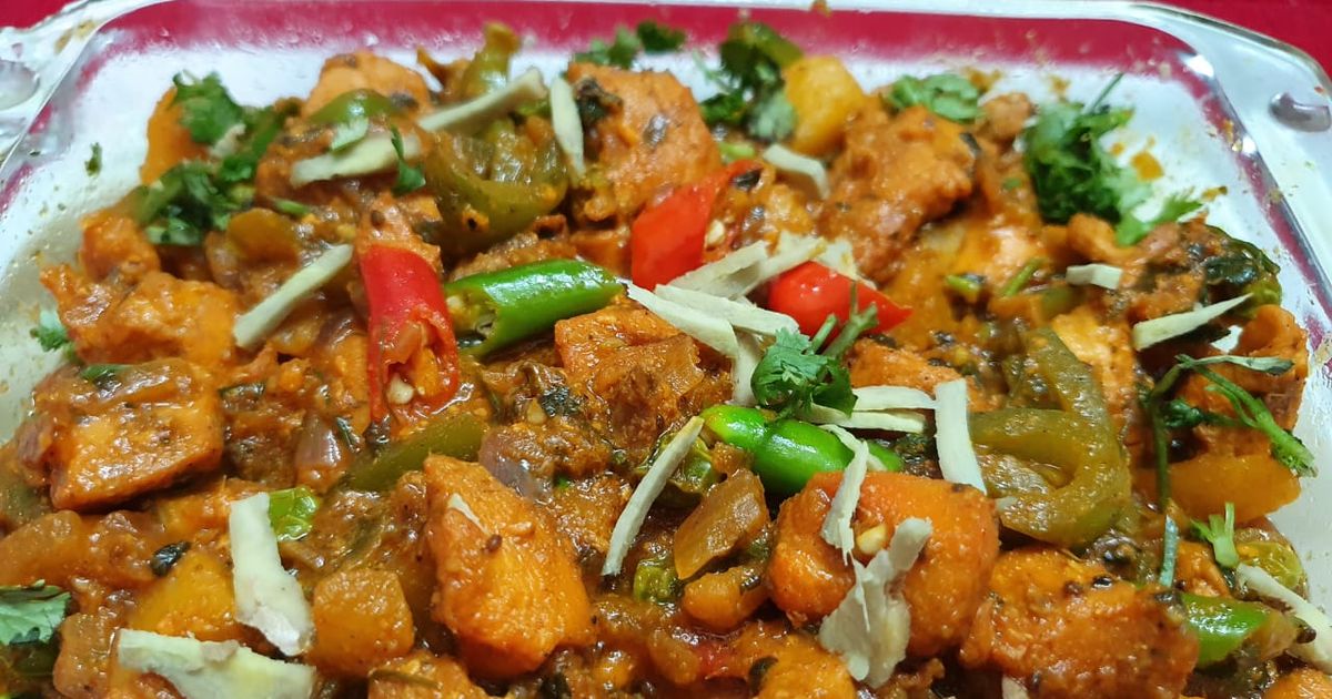 Spicy Chicken With Capsicum And Green Peas Recipe by Kumkum Chatterjee ...