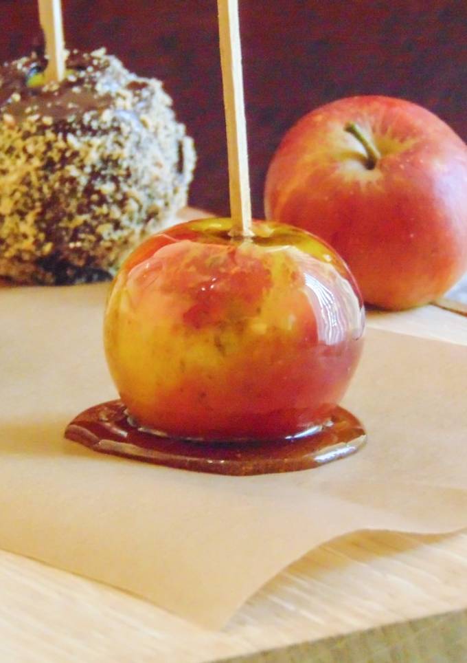 Bonfire Night Toffee Apples Recipe by Sonia - Cookpad