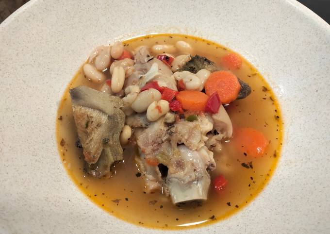 Manitas con alubias Receta de Miguelo Ferrer Alberich - Cookpad