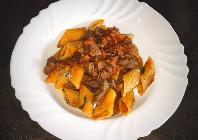 Ricetta Pennoni rigati con ragù di fegatini di pollo di Francesca ...