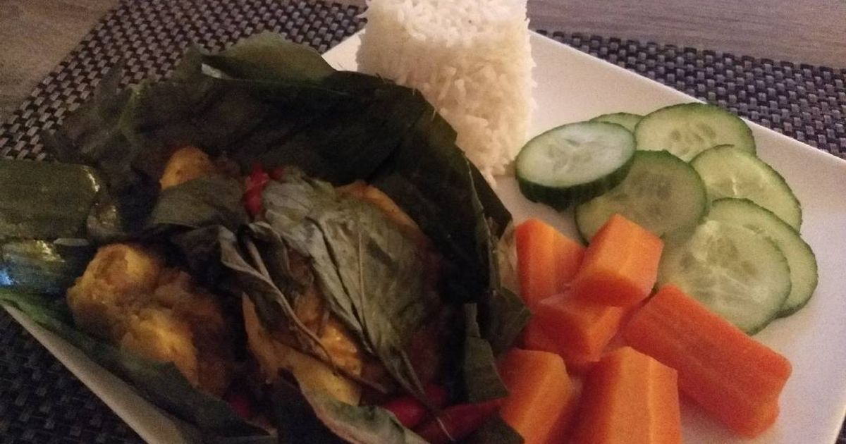Pepes Ayam Kemangi (Indonesian Chicken Dish With Sweet Basil) Recipe By ...