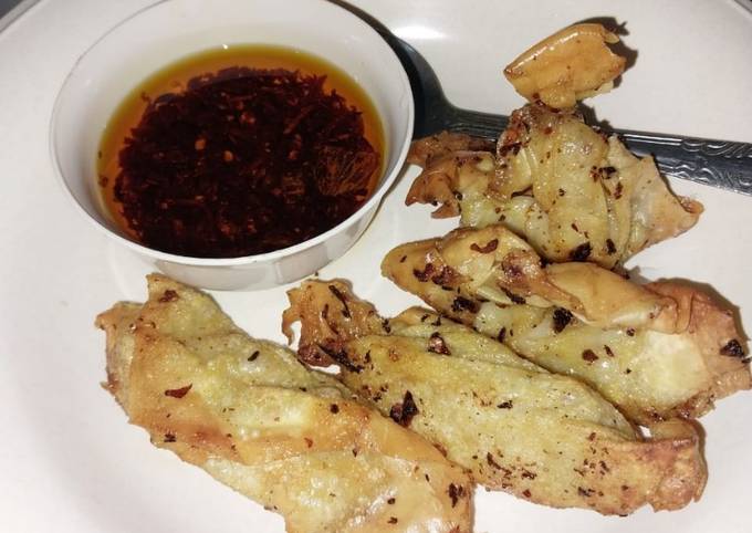 Resep Pangsit Ayam Goreng Chili Oil Aini'Cooking oleh Imroah Qurotul ...