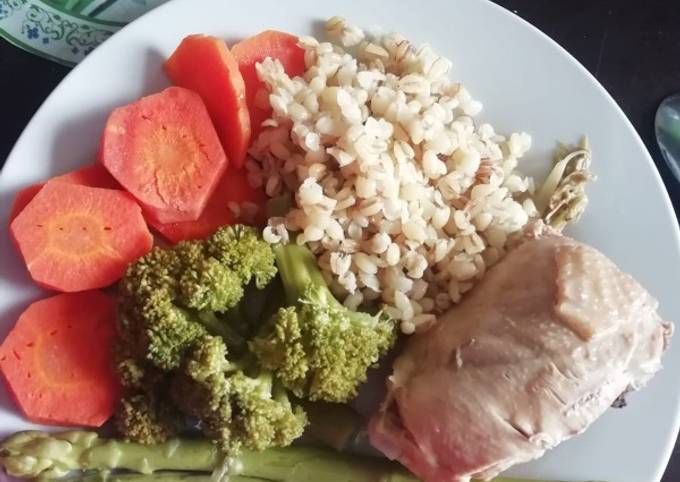 Pollo con vegetales y trigo Receta de Valeria Sánchez Hernández - Cookpad