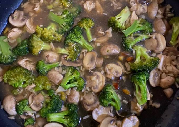 Resep Brokoli jamur saus tiram oleh Alifia Inda - Cookpad