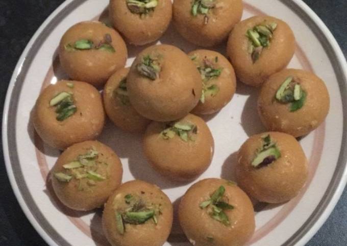 Gram flour ladoo Recipe by Minakshi Singh - Cookpad