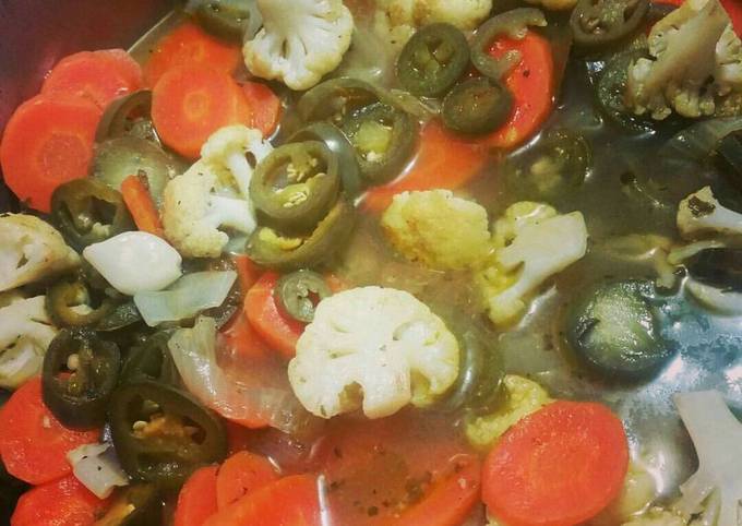 Chiles en escabeche Receta de Aydee Gtz- Cookpad