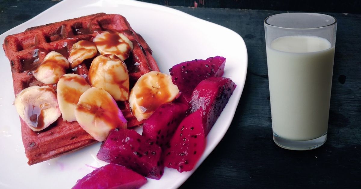 Resep Waffle Buah Naga Madu Manis oleh Yoga Markas86.com - Cookpad
