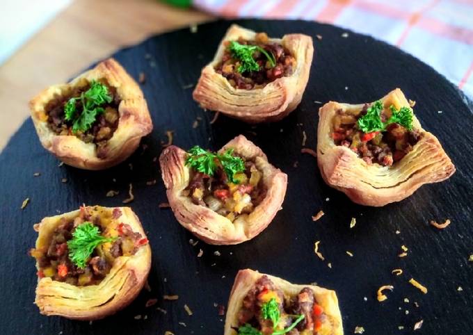 Resep Cup Puff Pastry Isi Daging oleh Aldindan's Kitchen - Cookpad