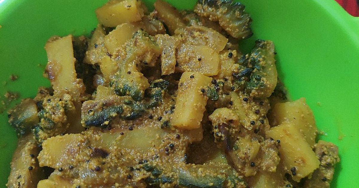 Mahua Dhol দ্বারা উচ্ছে, আলু পোস্ত চচ্চড়ি (Uchche Aloo Posto Chorchori ...