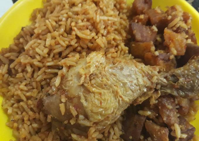 Jollof rice,chicken and dodo Recipe by Esther tolu - Cookpad