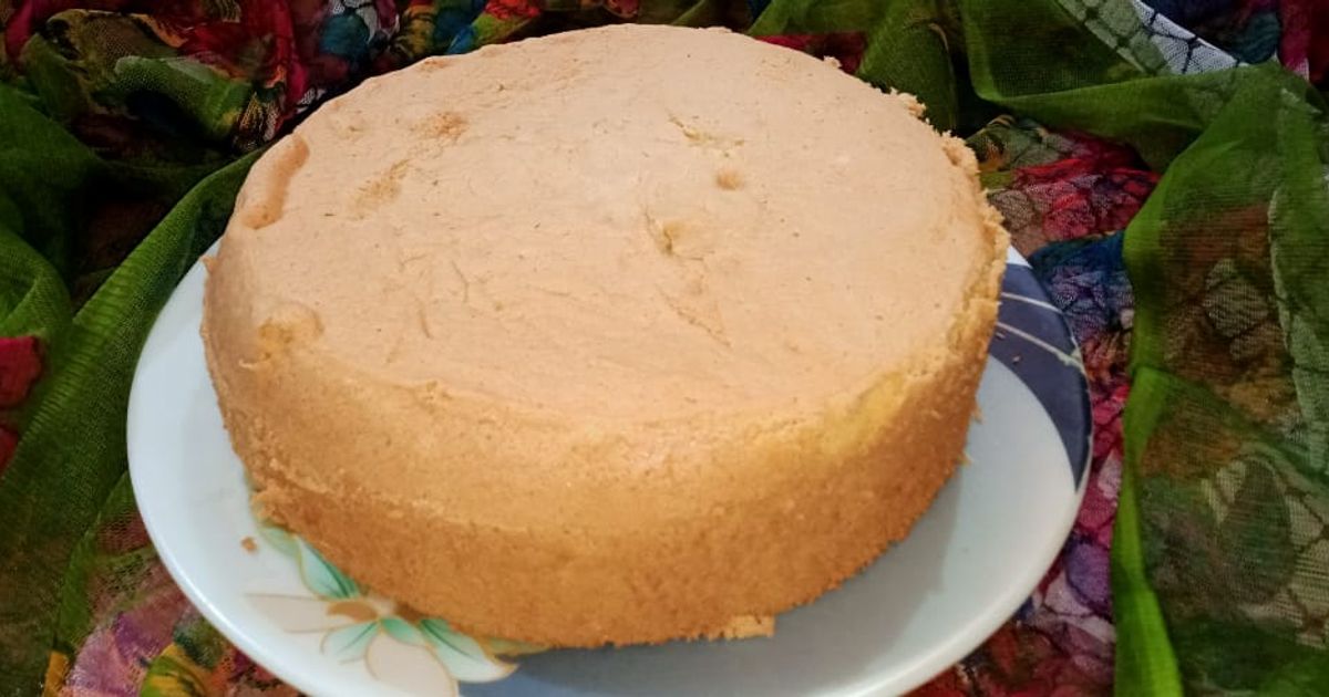 Golden Vanilla Sponge Cake Recipe by Misbah Anjum - Cookpad