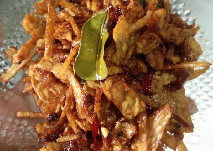 Resep Kering Tempe dan Kentang oleh Titik Khamsiatun - Cookpad