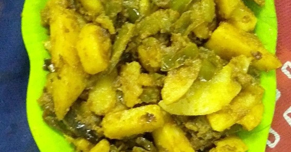 Capsicum Potato Vegetable Recipe by vidhi vazirani