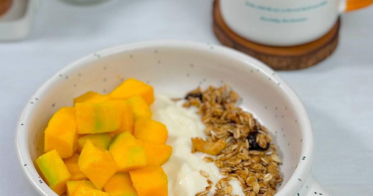 Resep Mango Yogurt Granola oleh Febriyana | IG: @febbriyana - Cookpad