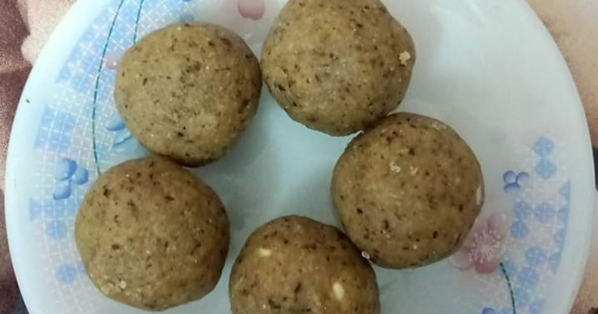 Leftover Roti Laddoo Recipe by Divya Agrawal - Cookpad