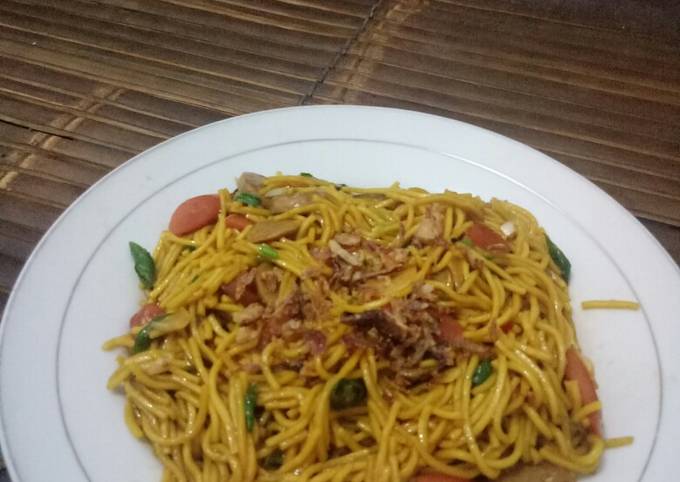 Resep Mie kuning goreng oleh Lusi Caolin - Cookpad