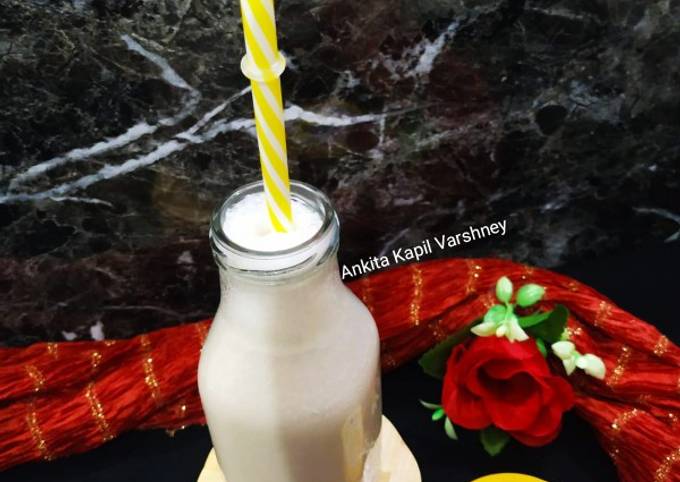 Shake (Chikoo Shake) Recipe by Ankita Kapil Varshney - Cookpad