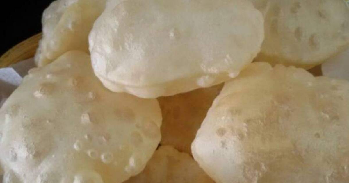 Moumita Malla বানিয়েছেন সাদা ফুলকো লুচি(sada fulko luchi recipe in ...