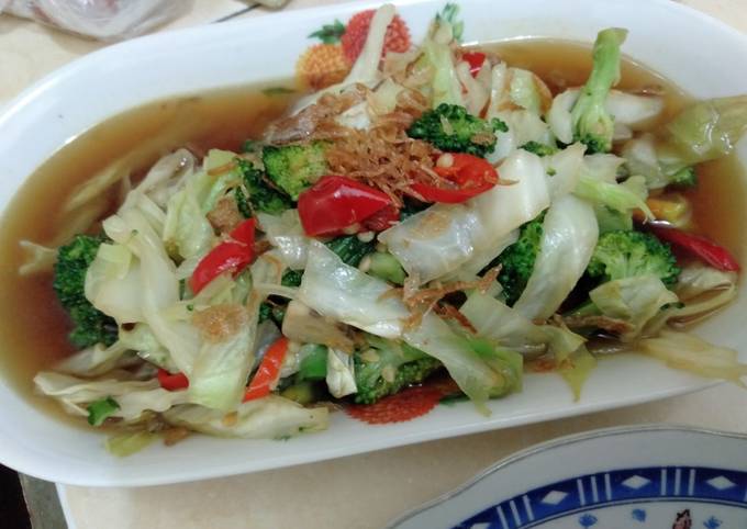 Resep Oseng sayur kol dan brokoli oleh Fani astriana - Cookpad