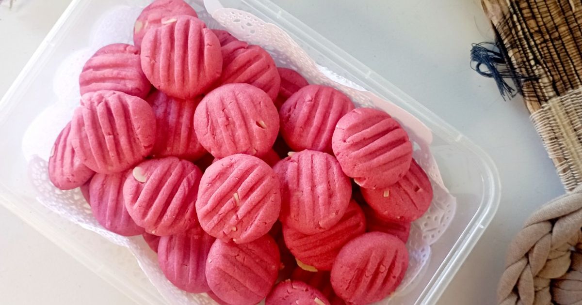 Resep Red Velvet Almond Cookies oleh Idda Fitria Putri 🍕 - Cookpad
