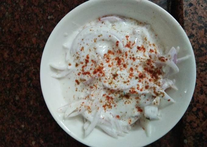 Dahi onion raita Recipe by Shlagha Srivastava - Cookpad