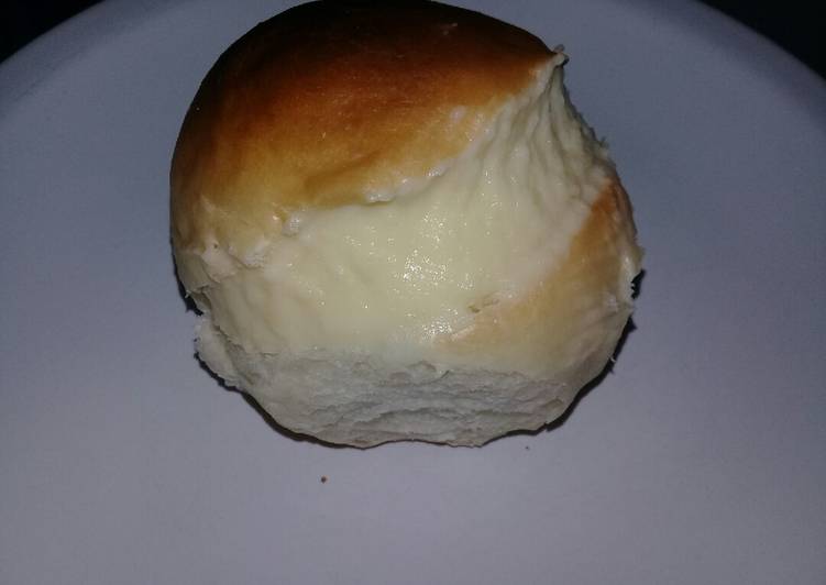 Pan de leche relleno de crema pastelera Receta de Fátima Rolón- Cookpad