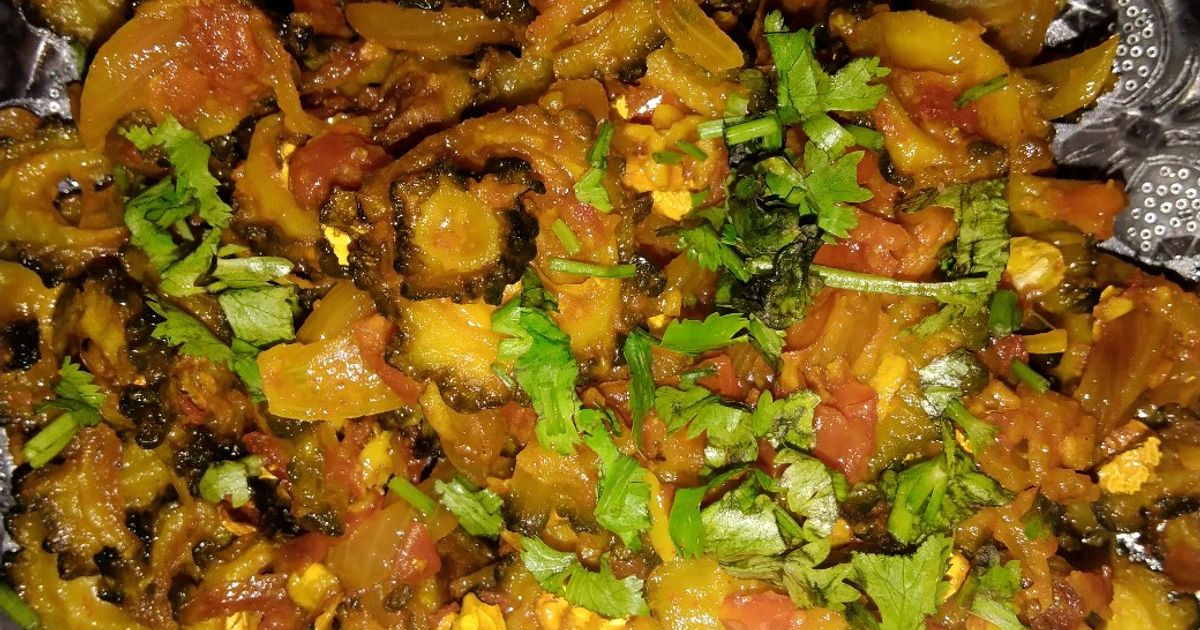 करेले की सब्जी (Karele Ki Sabji Recipe In Hindi) रेसिपी बनाने की विधि ...